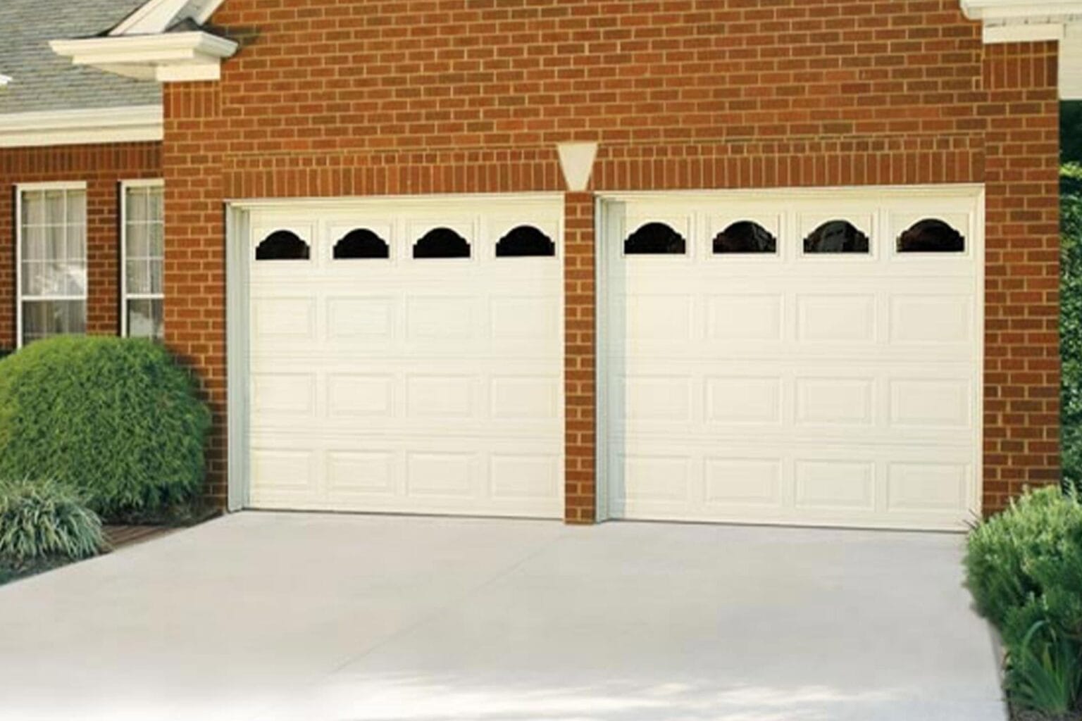 Traditional Short Panel with Cathedral Windows, Off-White