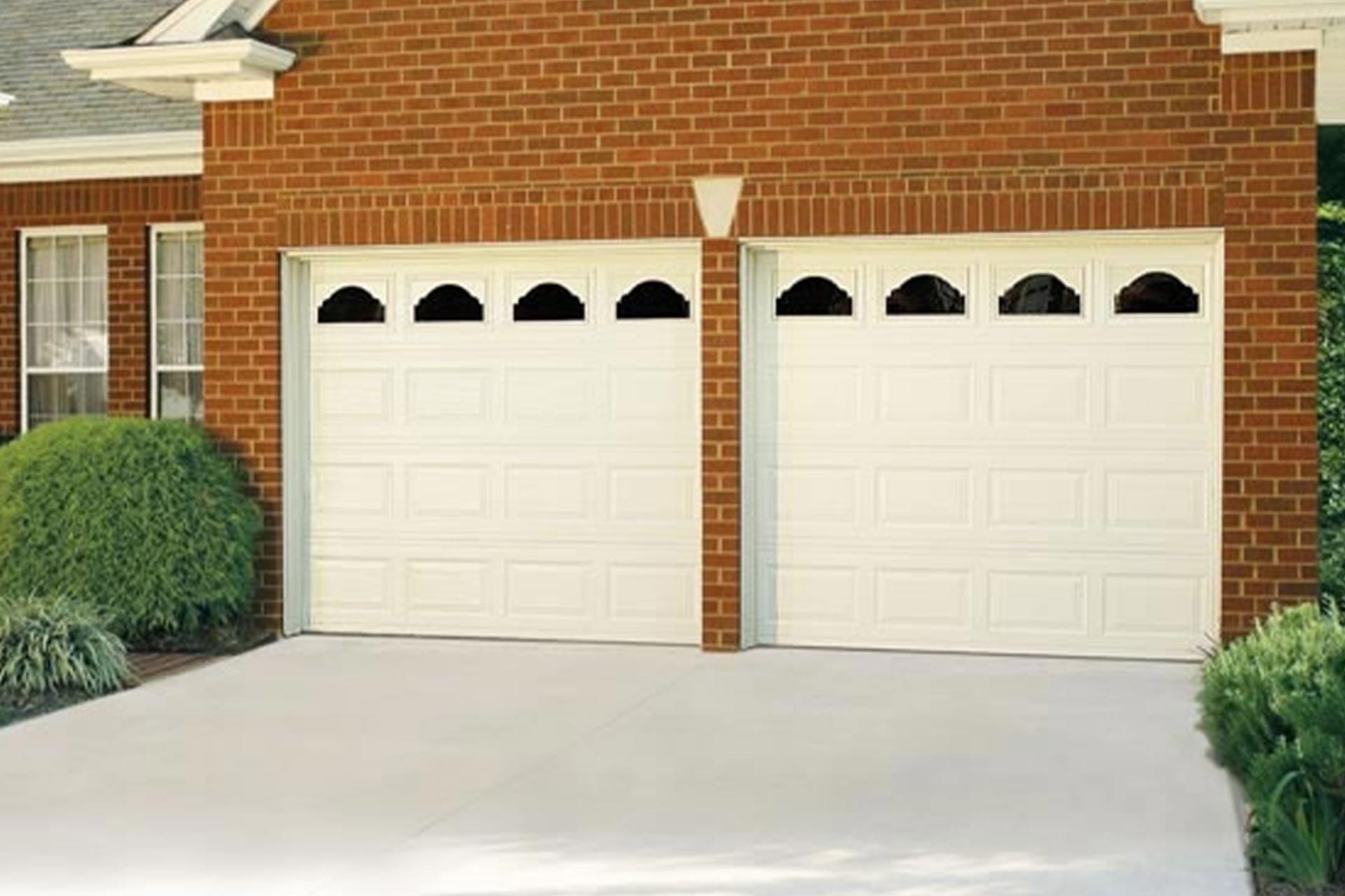 Traditional Short Panel with Cathedral Windows, Off-White